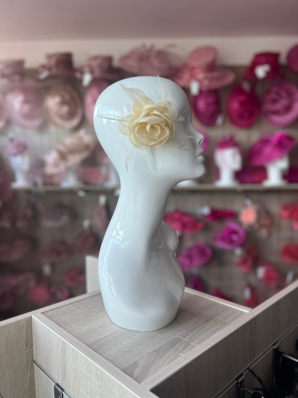 Cream Fascinators - Cream Hair Fascinators & Cream Fascinator Hats