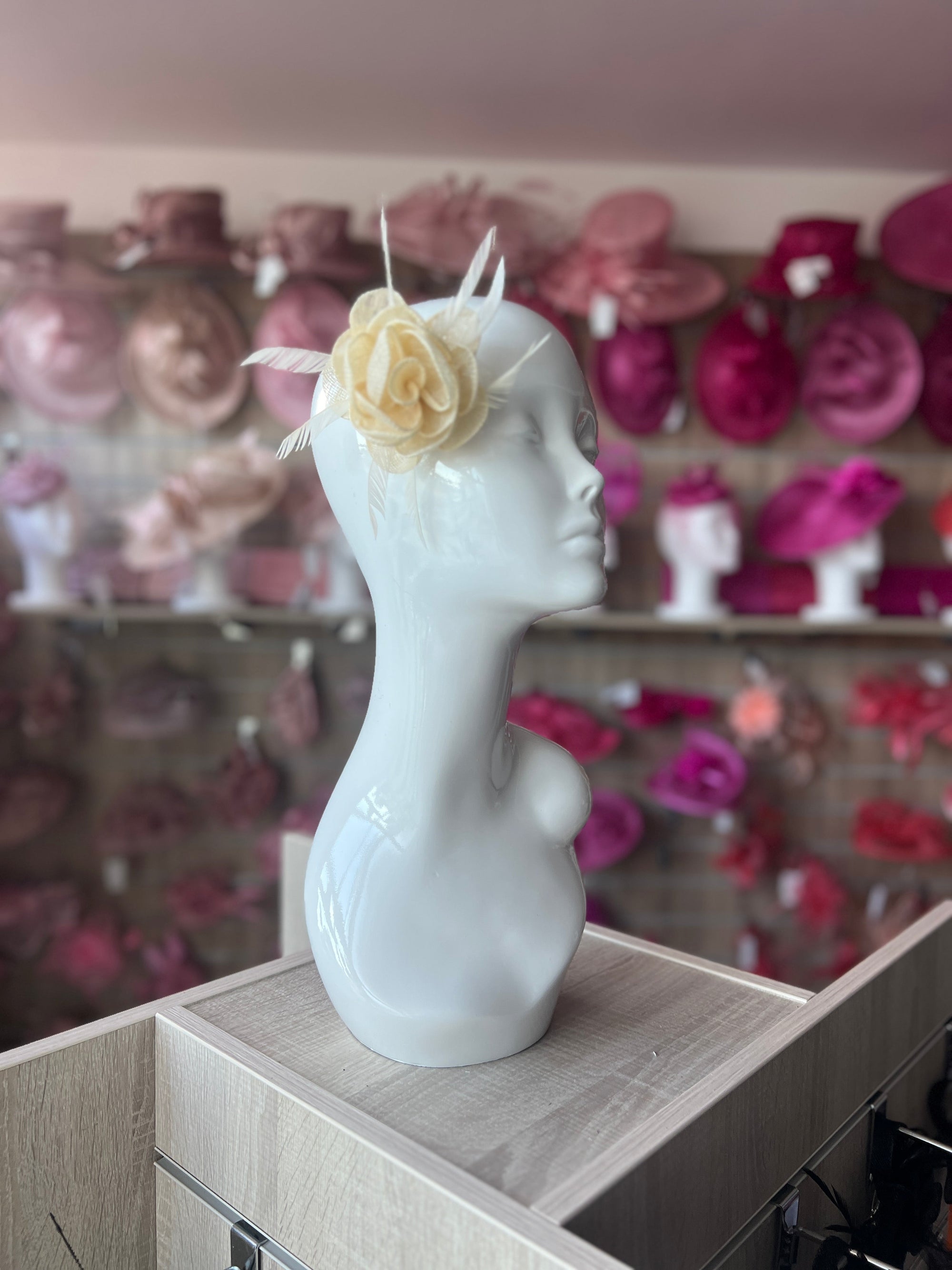 Cream Fascinators - Cream Hair Fascinators & Cream Fascinator Hats