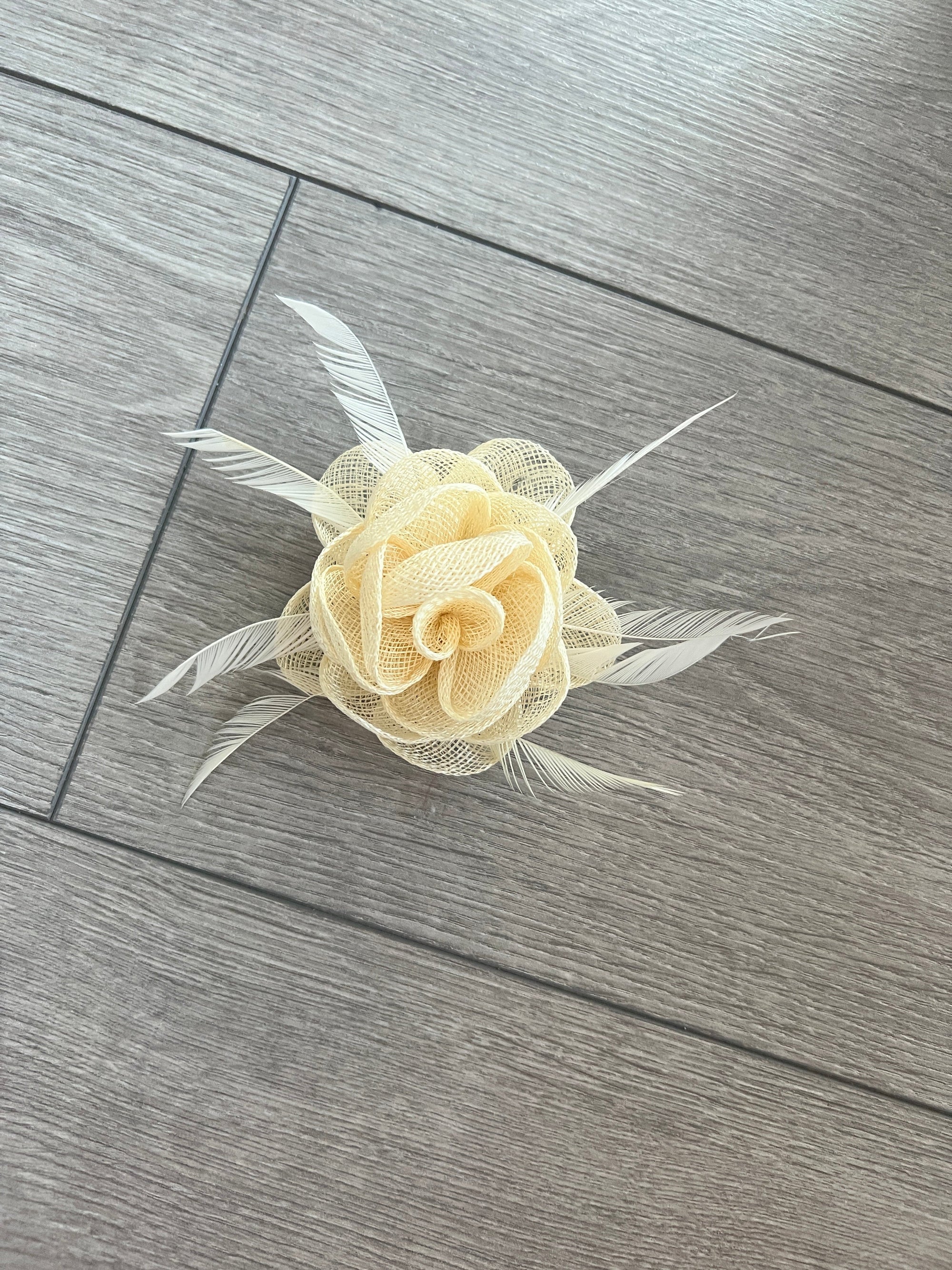 Cream Fascinators - Cream Hair Fascinators & Cream Fascinator Hats