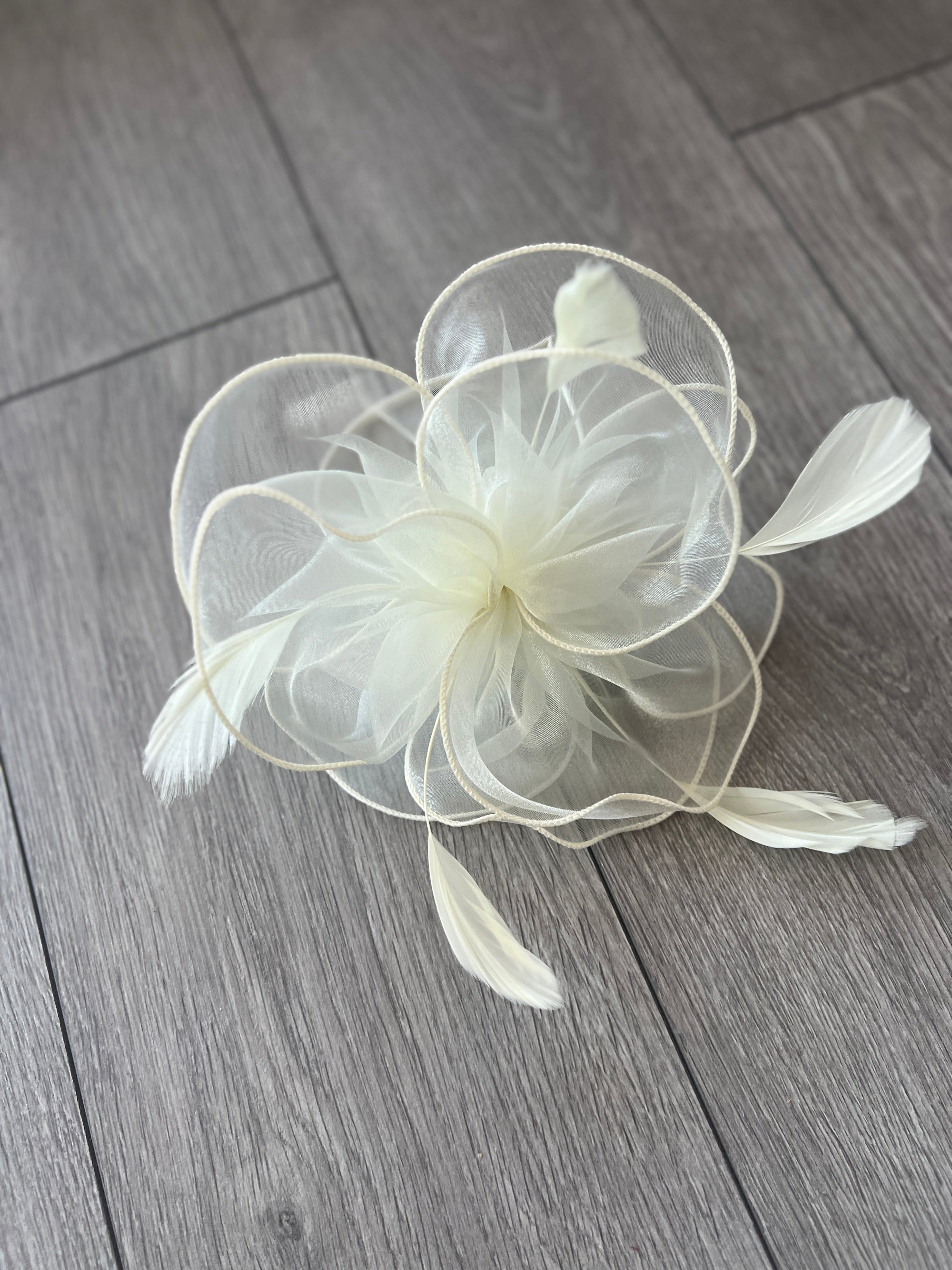 Ivory Fascinators - Ivory Hair Fascinators & Ivory Fascinator Hats