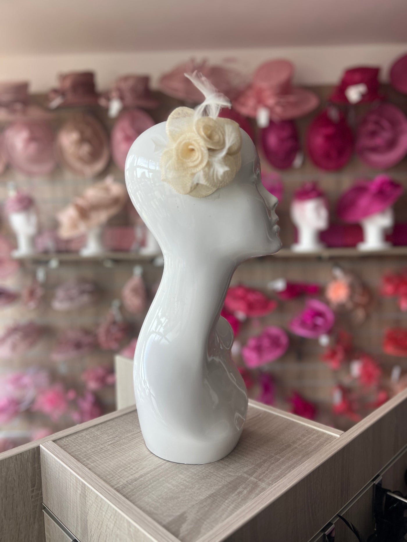 Cream Fascinators - Cream Hair Fascinators & Cream Fascinator Hats