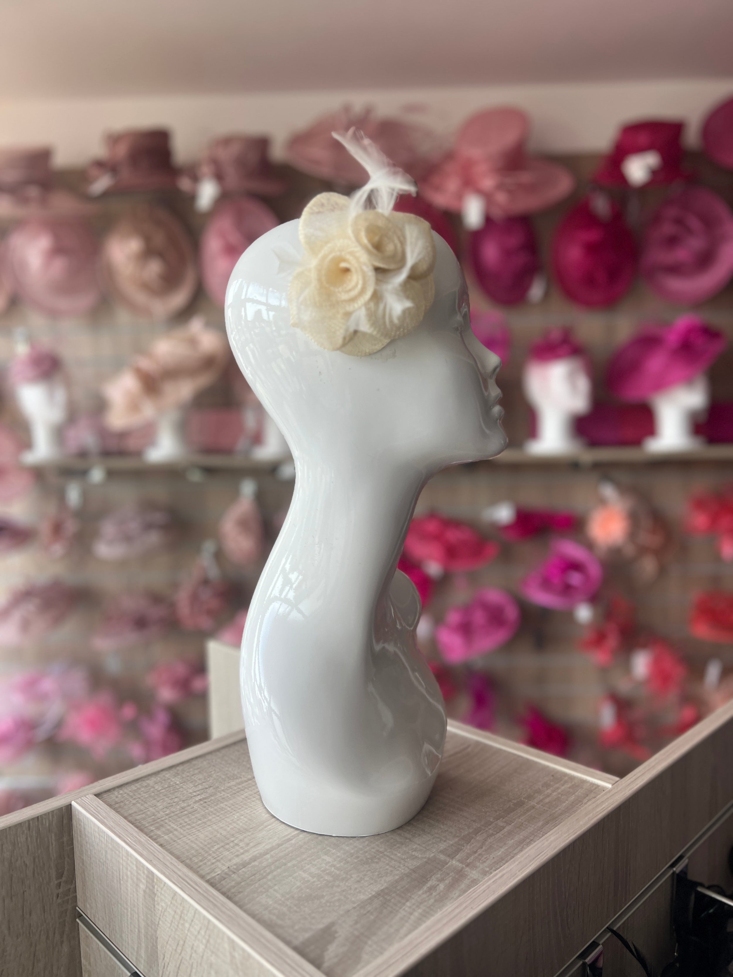 Cream Fascinators - Cream Hair Fascinators & Cream Fascinator Hats
