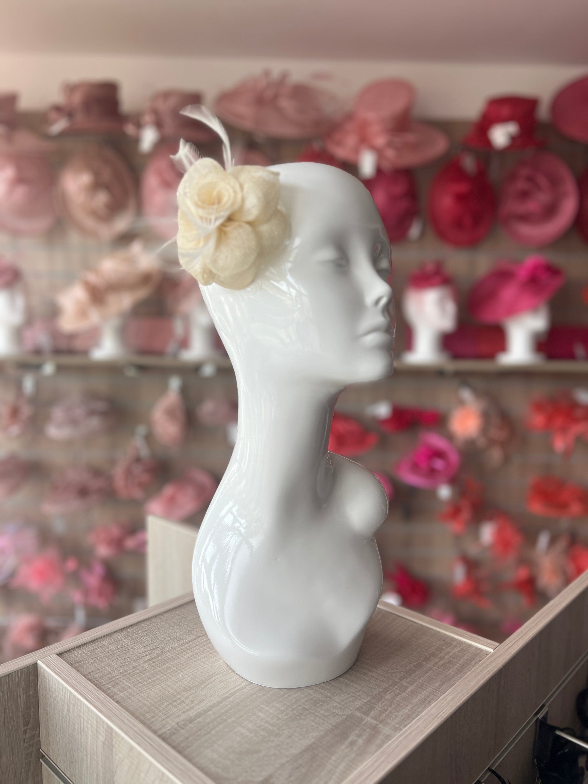 Cream Fascinators - Cream Hair Fascinators & Cream Fascinator Hats