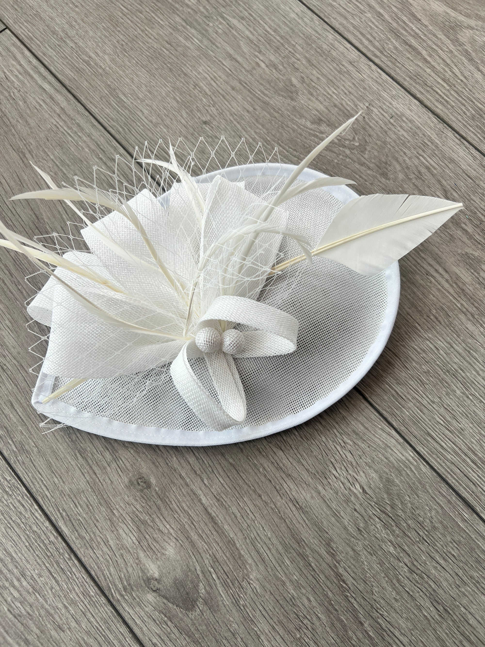 White Saucer Style Fascinator Hat Hatinator | White Fascinators